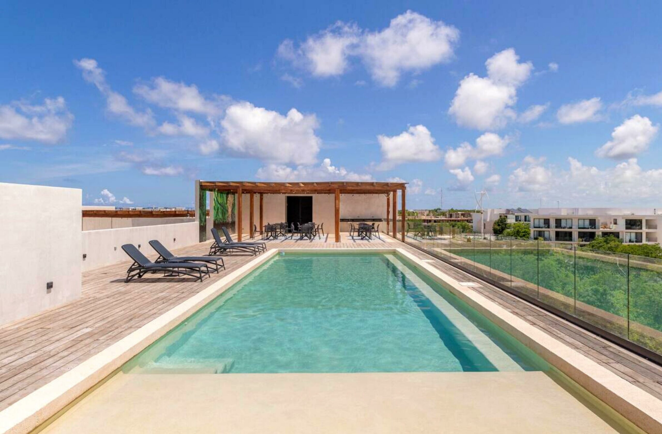 Wonderful 1-BDR with Rooftop Pool, Security and Jungle Views - Vacation ...